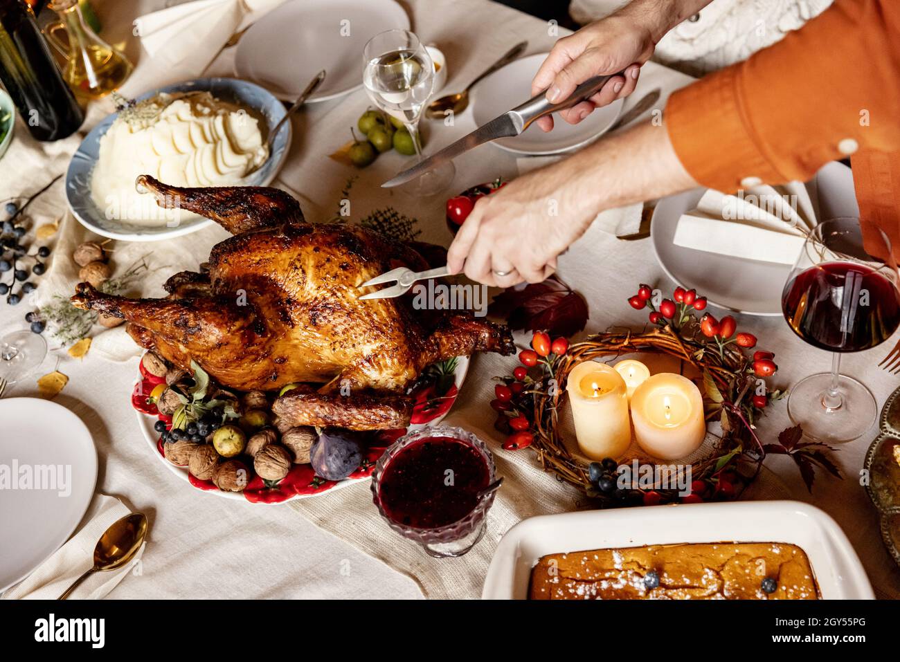 Close-up happy young men and women, married couple celebrate ...