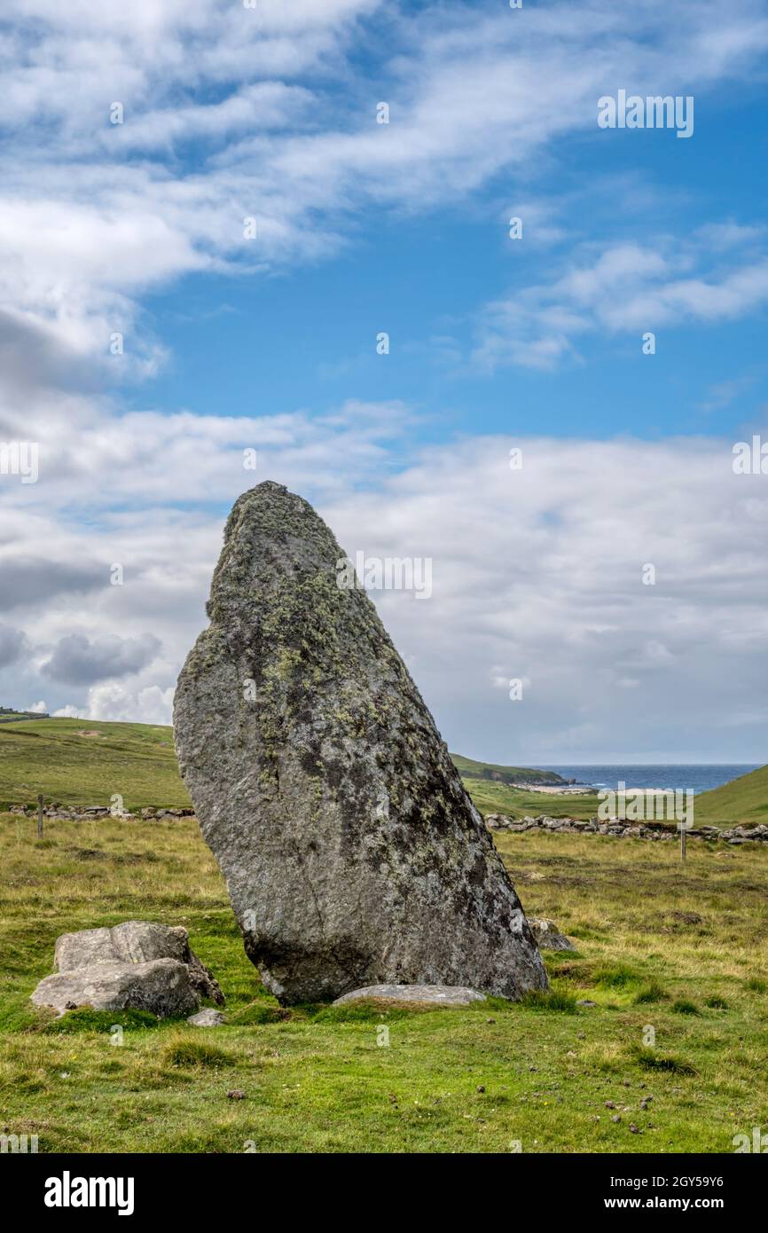 Large standing stone hi-res stock photography and images - Alamy