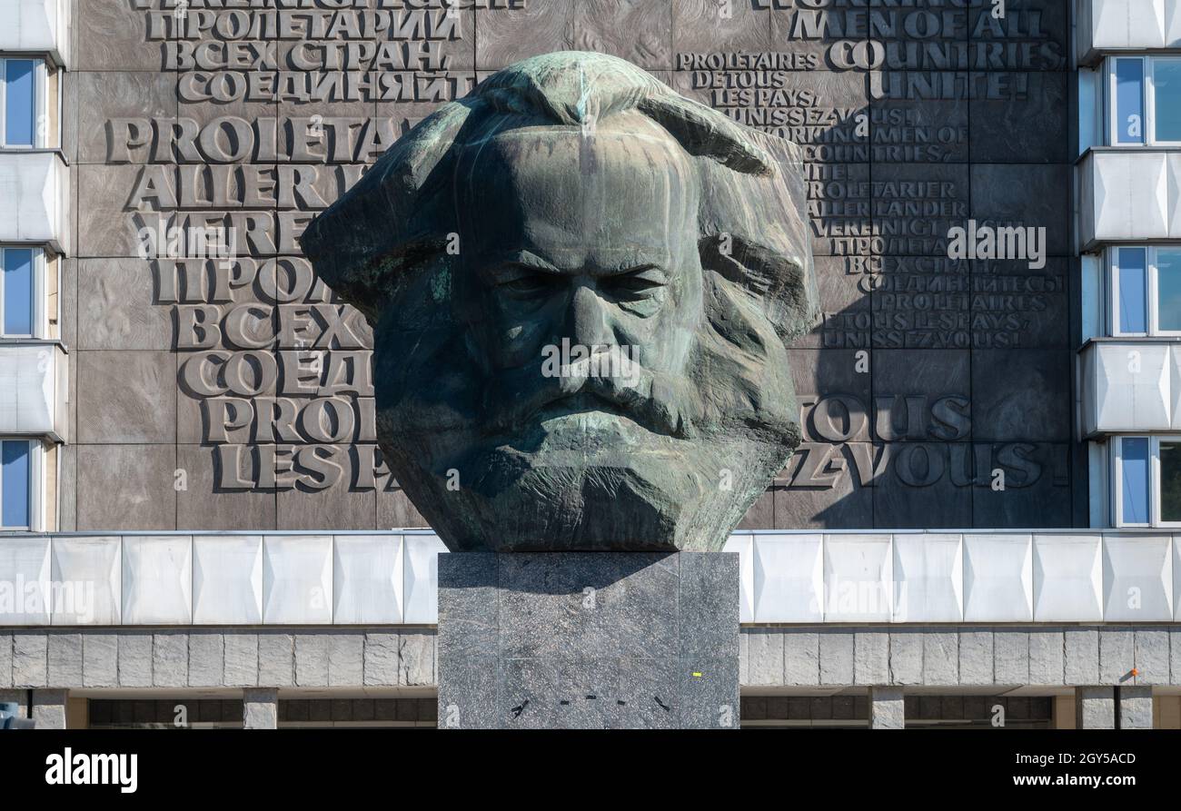 Chemnitz, Germany. 07th Oct, 2021. The Karl Marx Monument towers ...