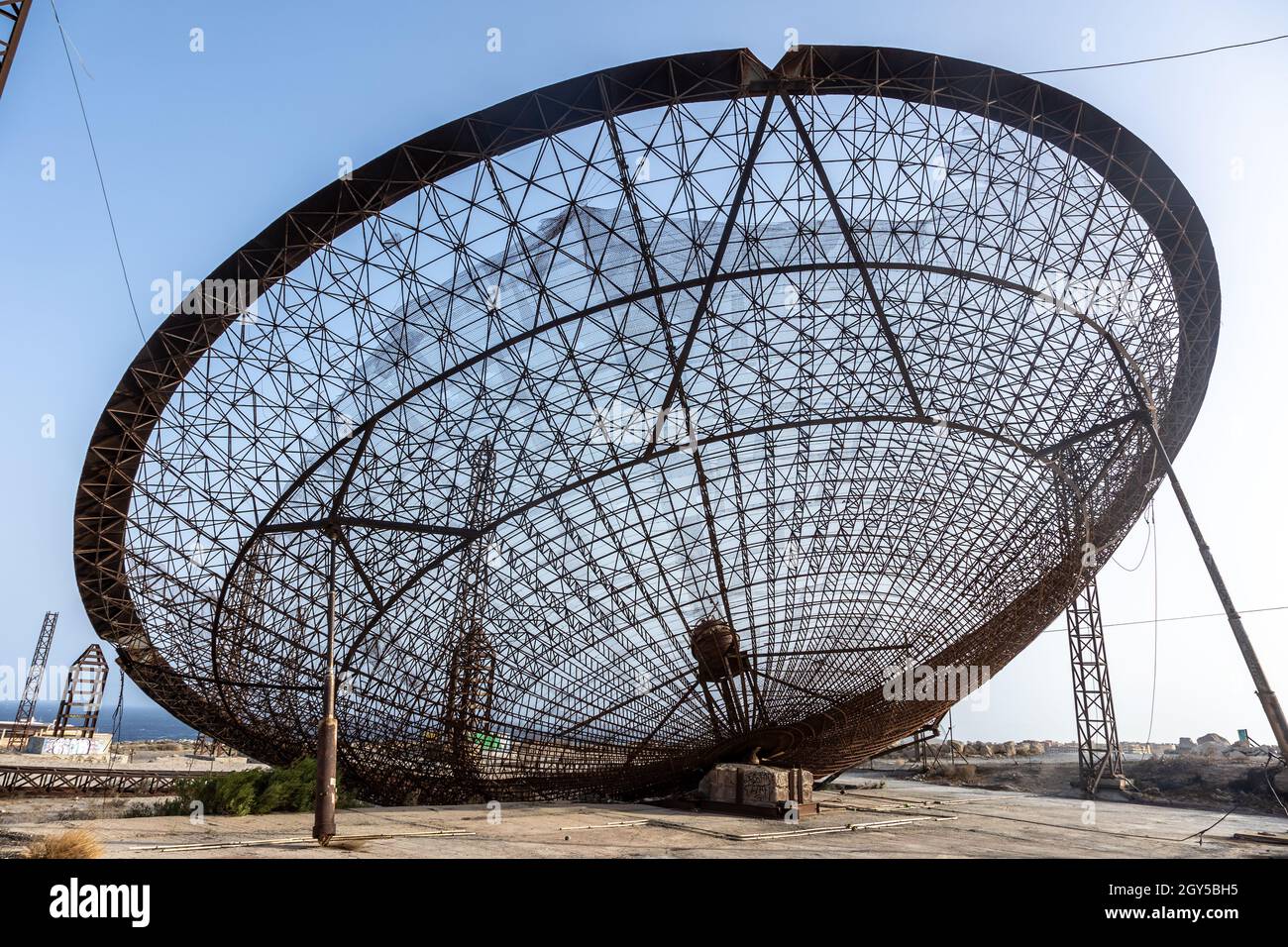 Large radio telescope, an antenna and radio receiver Stock Photo - Alamy