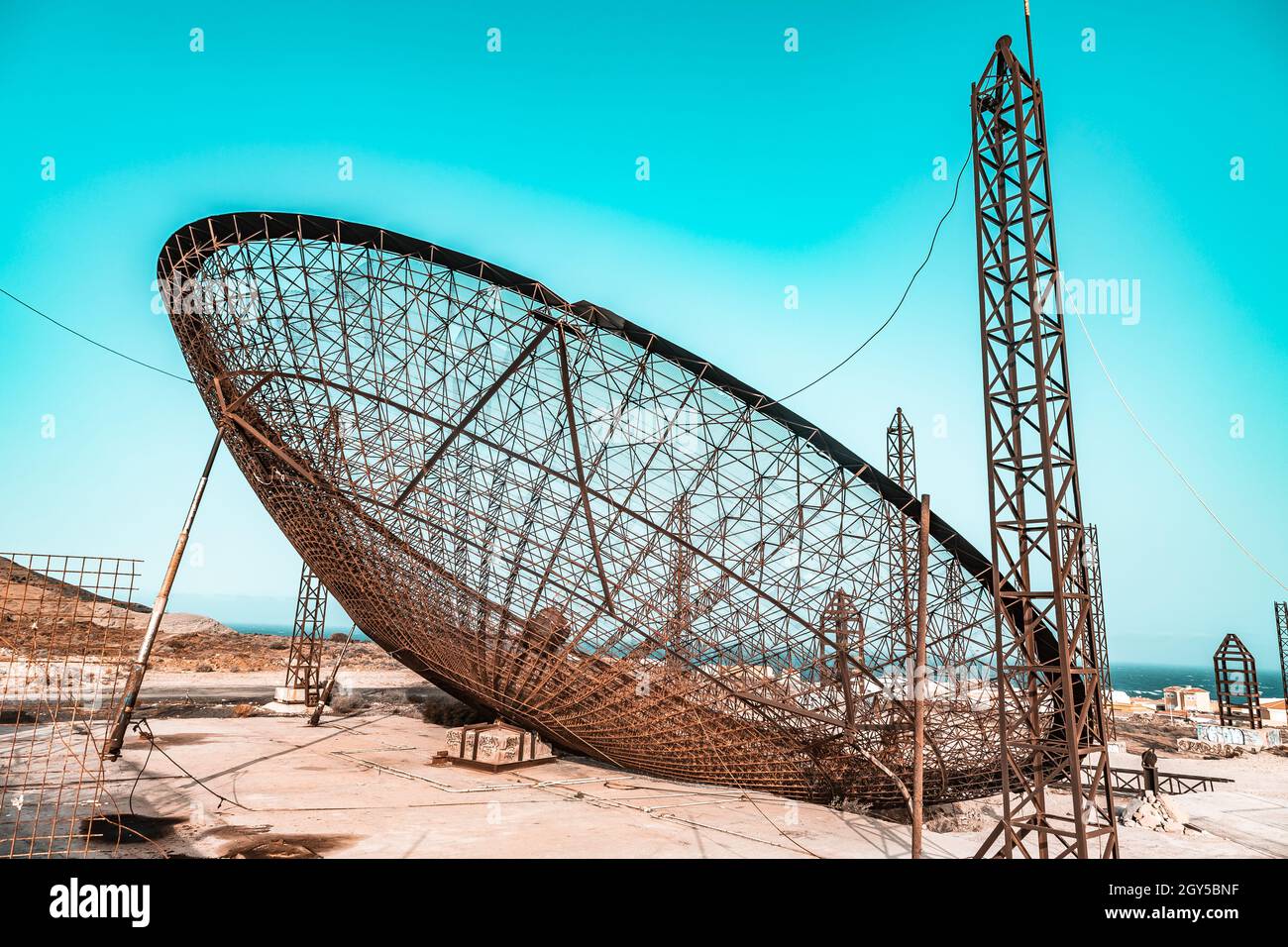 Large radio telescope, an antenna and radio receiver Stock Photo - Alamy