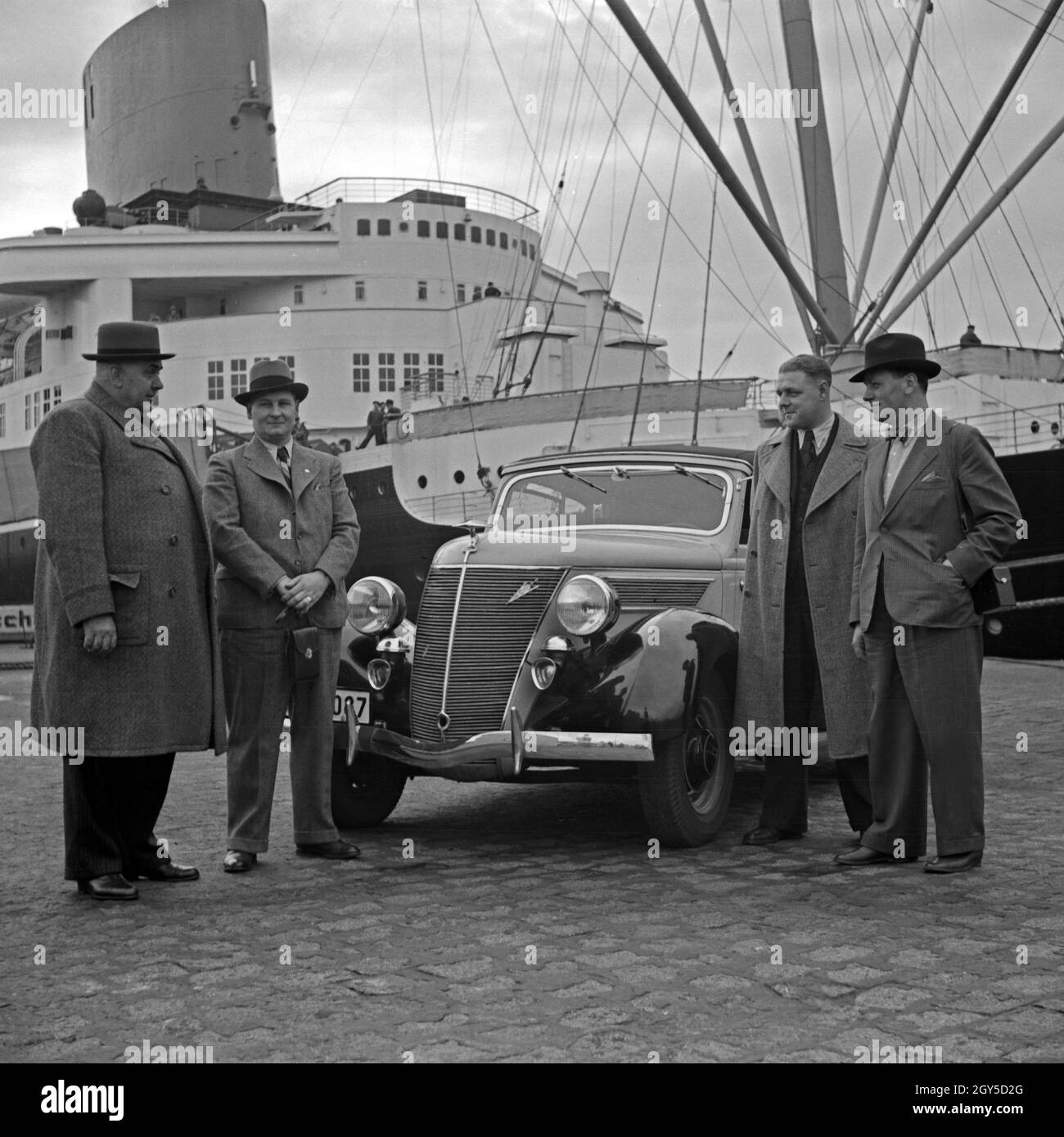 Ford factory 1930s hi-res stock photography and images - Alamy