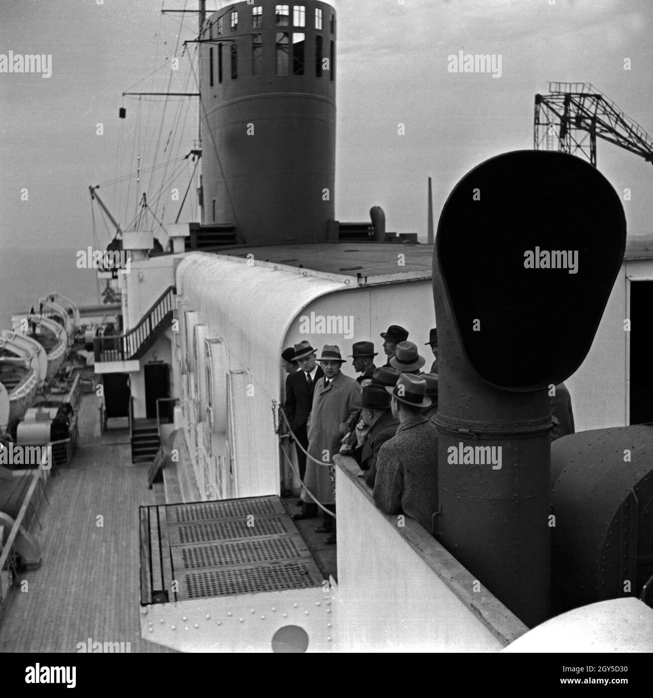 Usa factory men 1930s hi-res stock photography and images - Alamy