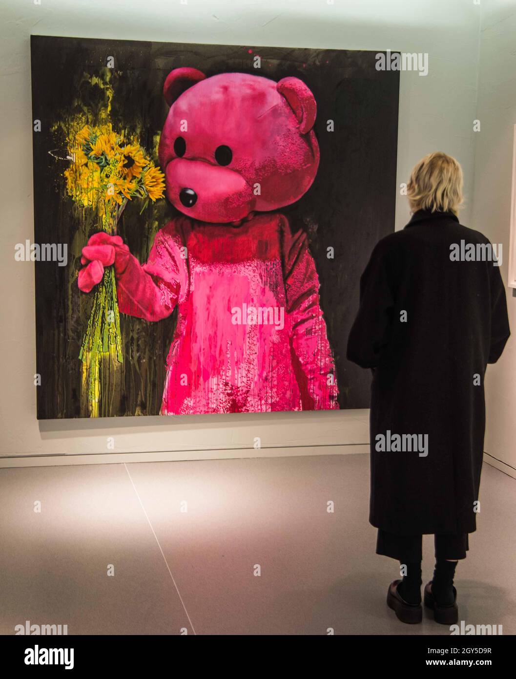 Bond street window displays hi-res stock photography and images - Alamy