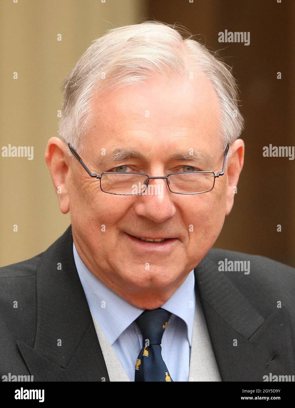 Sir peter bottomley pay hi-res stock photography and images - Alamy