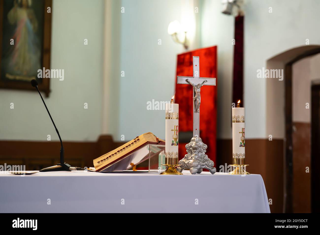 Communion wafer sacrament table hi-res stock photography and images - Alamy