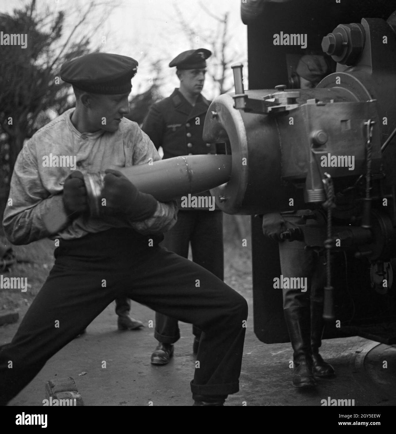 Marinesoldaten der Marineschule Wesermünde lernen bei der ...