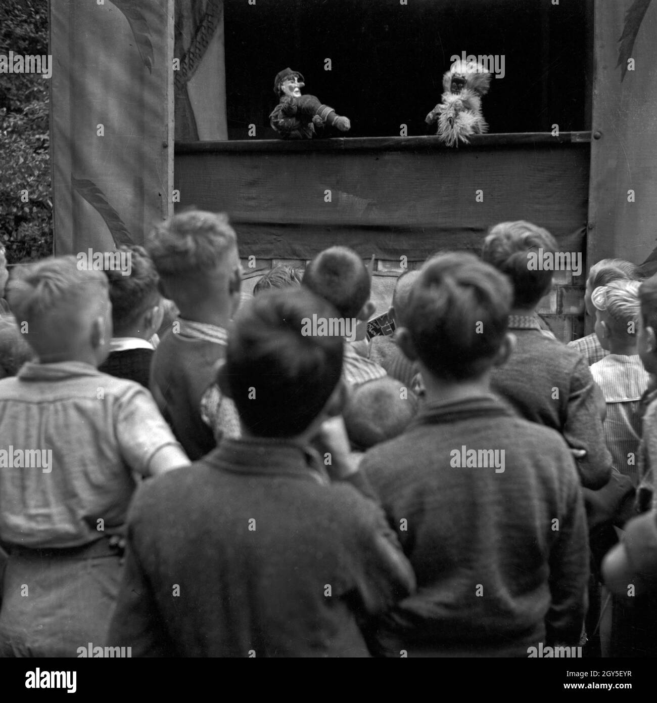 Großer Spaß für die Kleinen: eine Aufführung in einem Kasperltheater ...