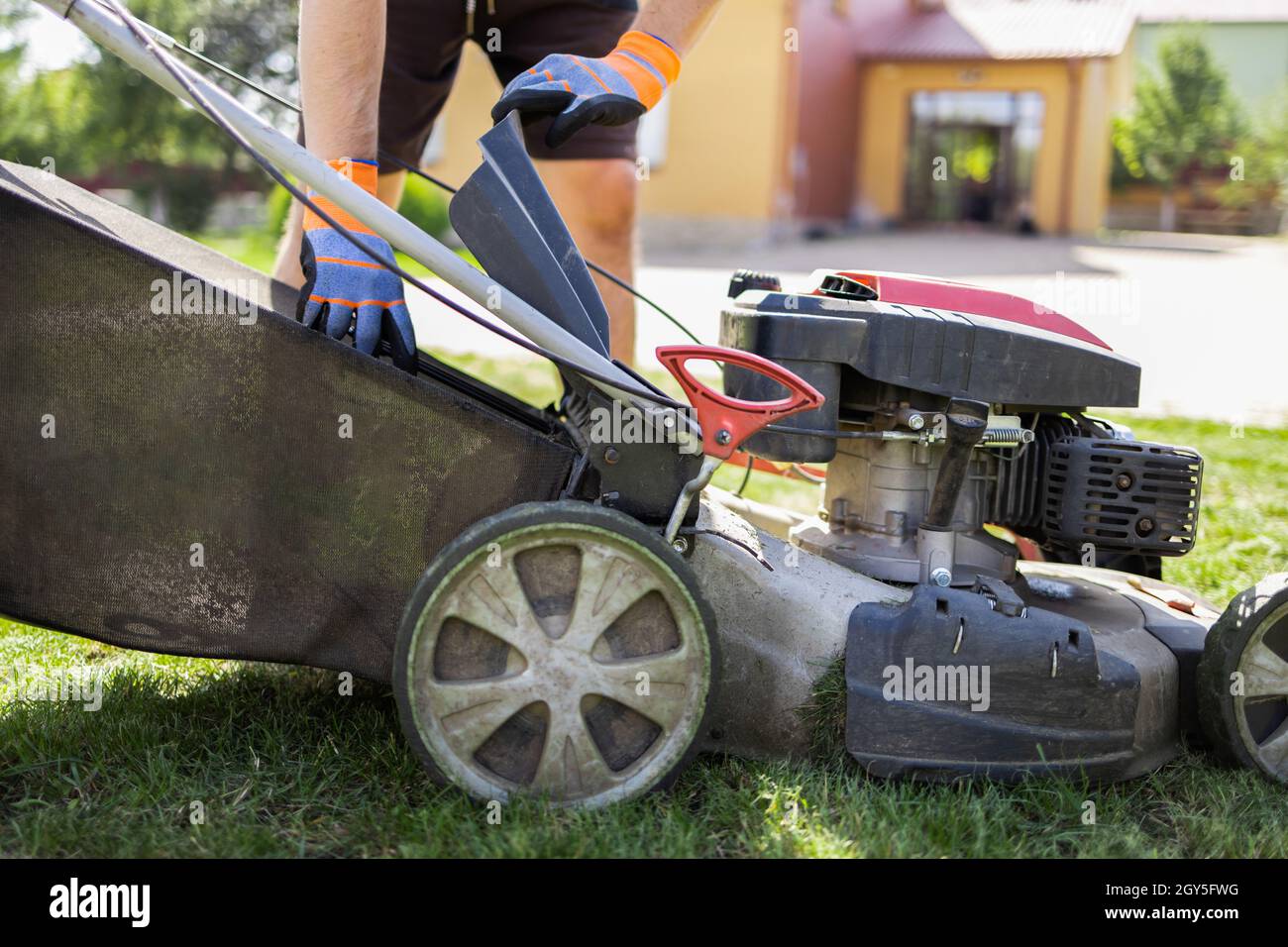 Male hand puts empty hi-res stock photography and images - Alamy