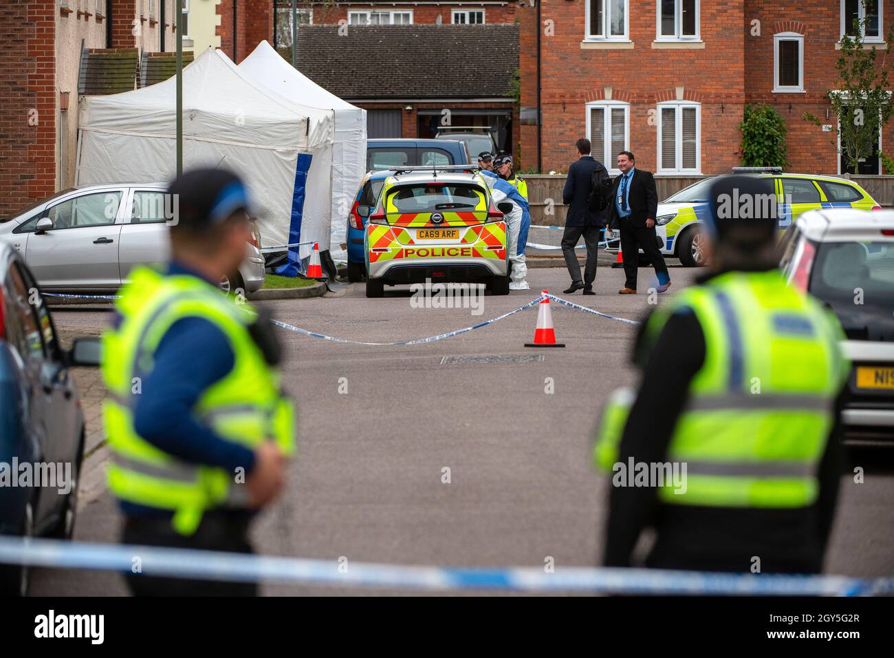 Crime scene police officers police cordon hi-res stock photography and ...