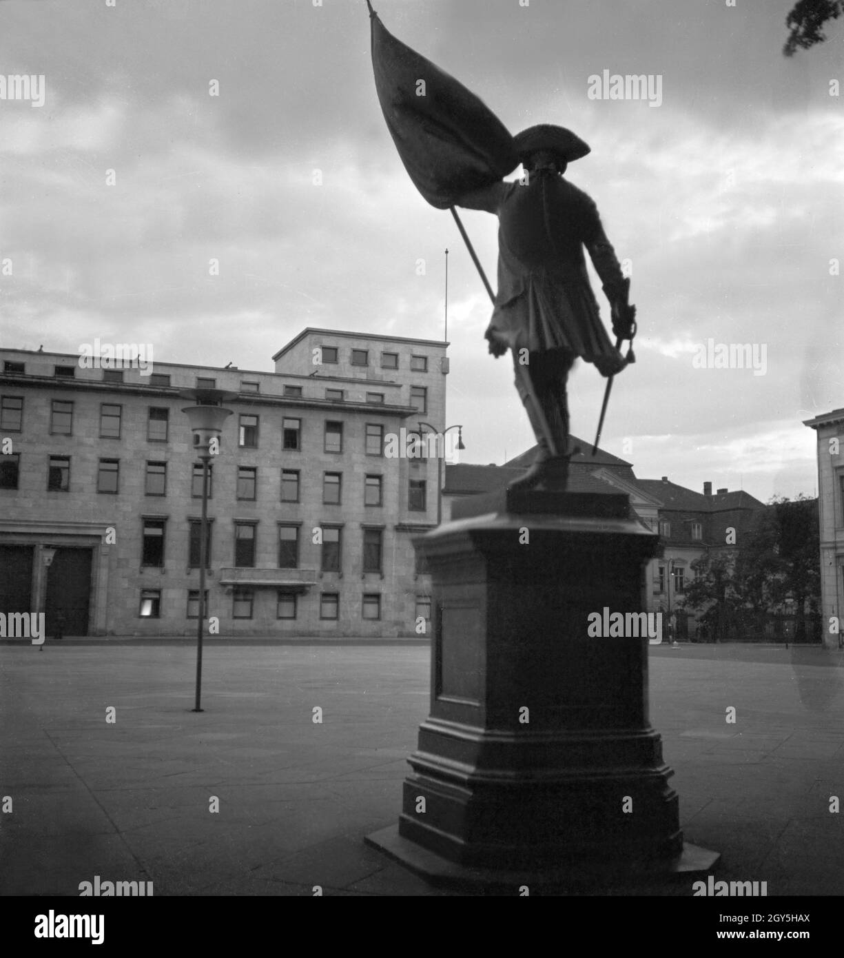 Der Wilhelmplatz an der Wilhelmstraße in Berlin, Deutschland 1940 ...