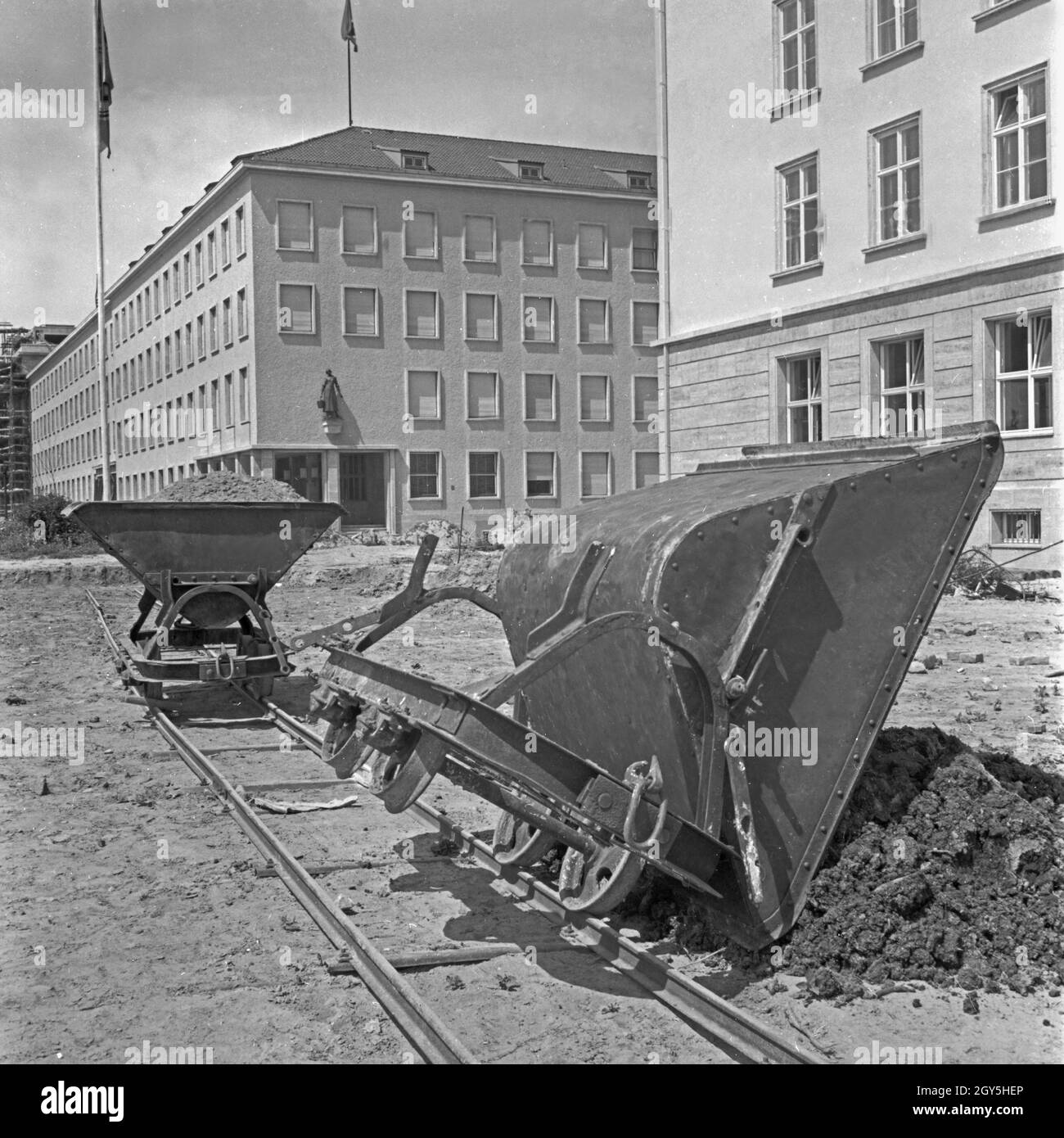 Original-Bildunterschrift: Neugestaltung Berlin - Verwaltungsgebäude ...