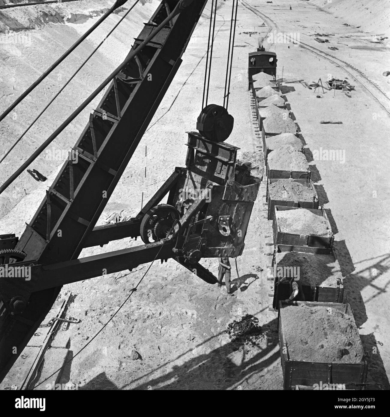 Highway construction 1940s hi-res stock photography and images - Alamy