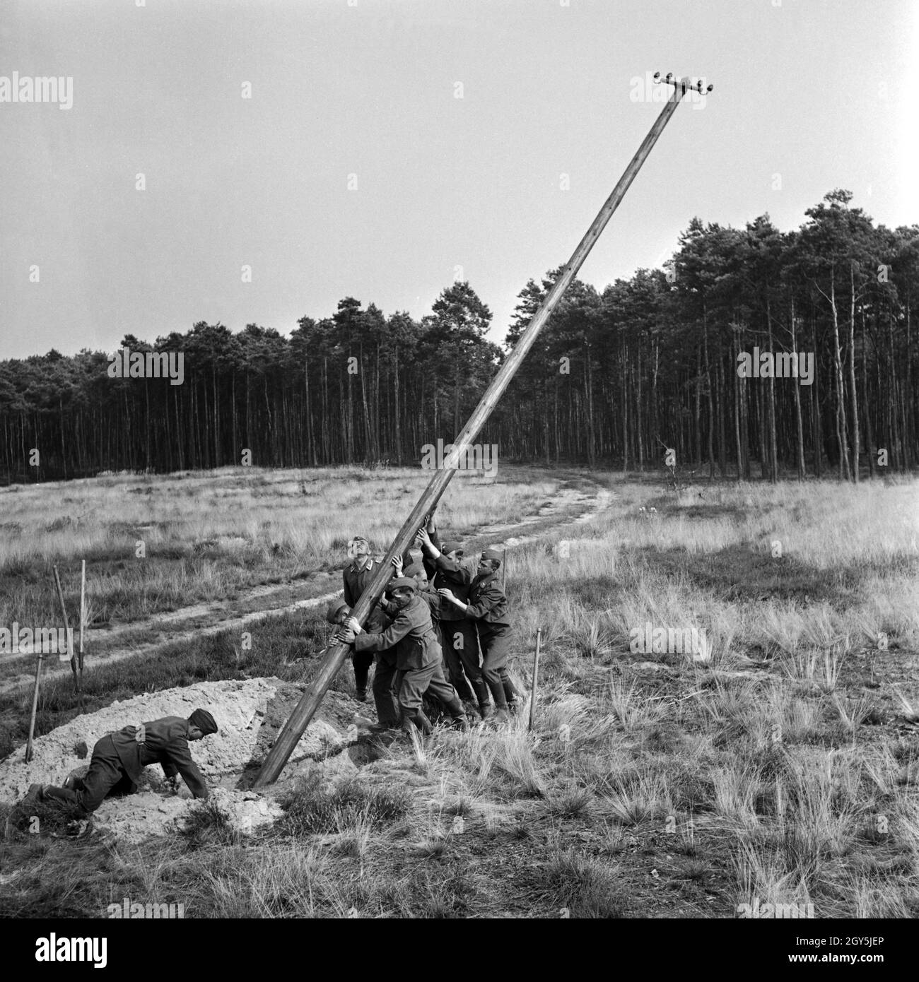 Radio mast ww2 hi-res stock photography and images - Alamy