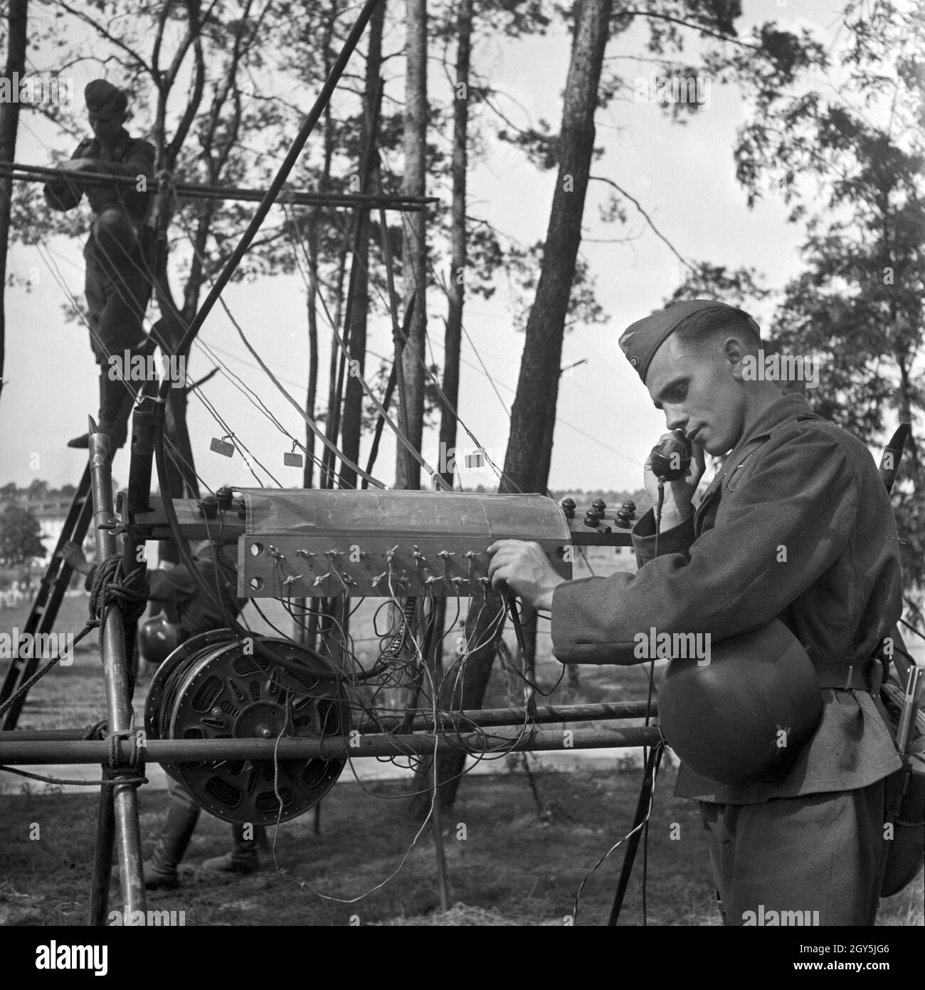 1940s telephone operator hi-res stock photography and images - Alamy