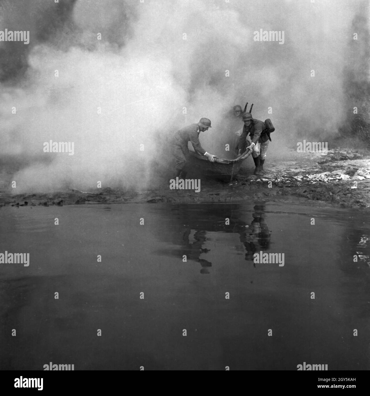 Assault boats hi-res stock photography and images - Alamy