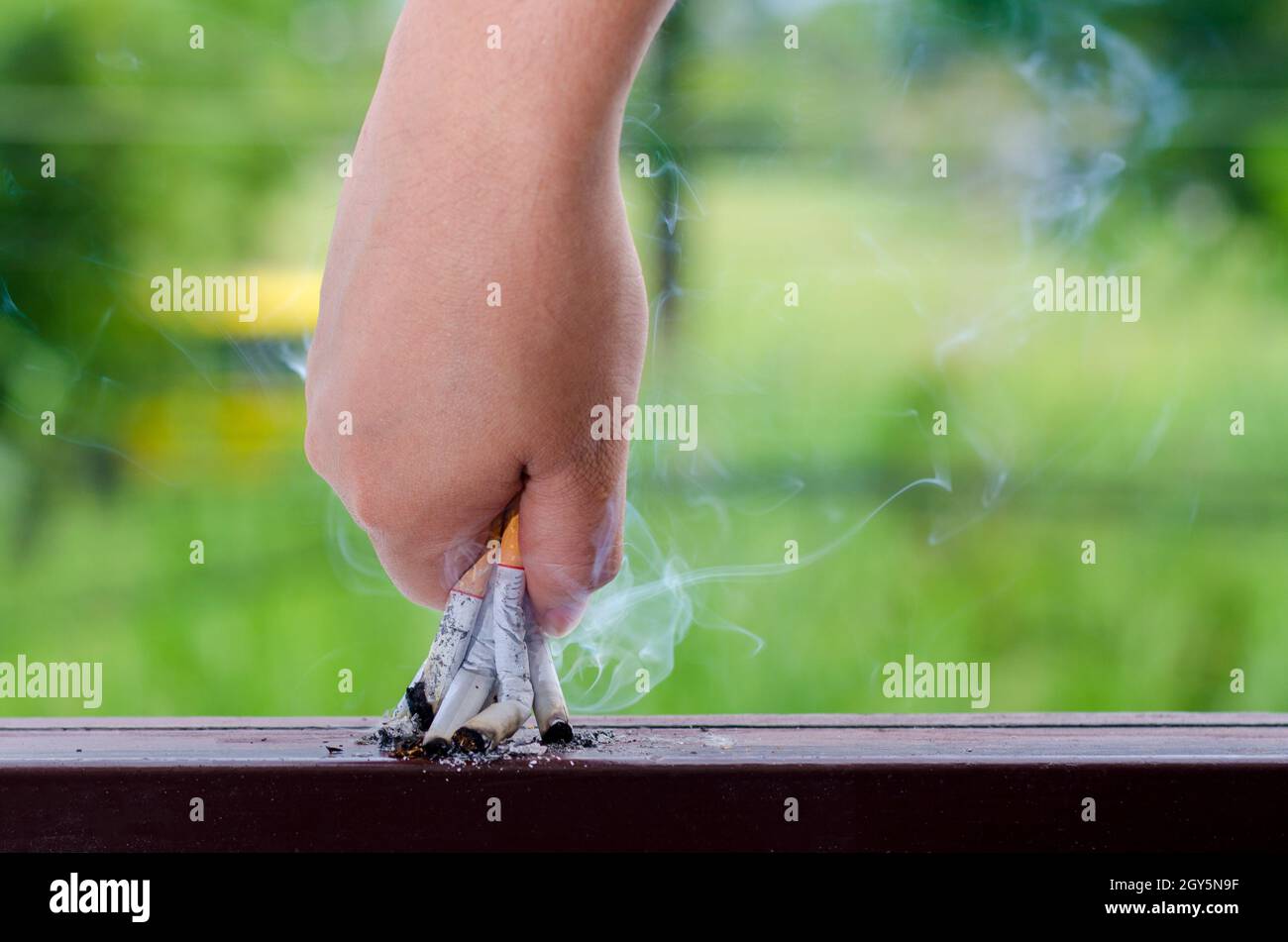 World No Tobacco Day Men cigarette break And send a cigarette Stock ...