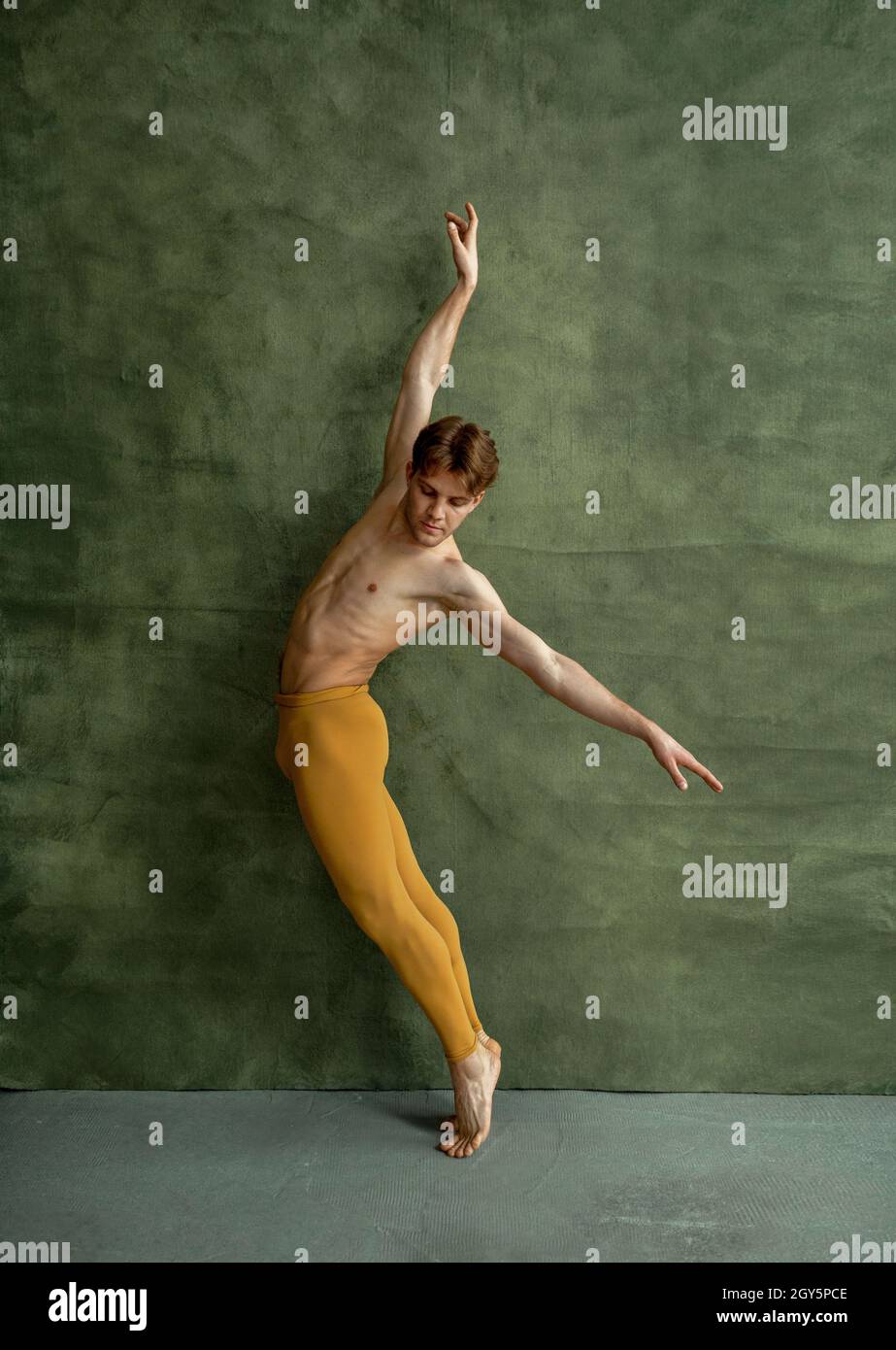 Male Dancer In Class High Resolution Stock Photography and Images - Alamy