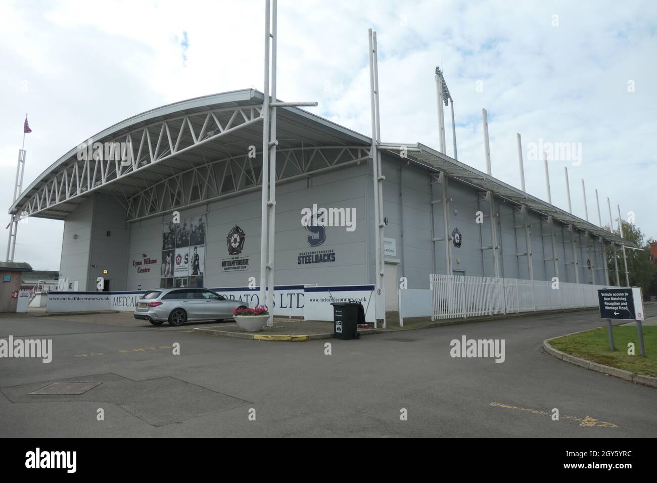 County cricket ground northampton hi-res stock photography and images ...