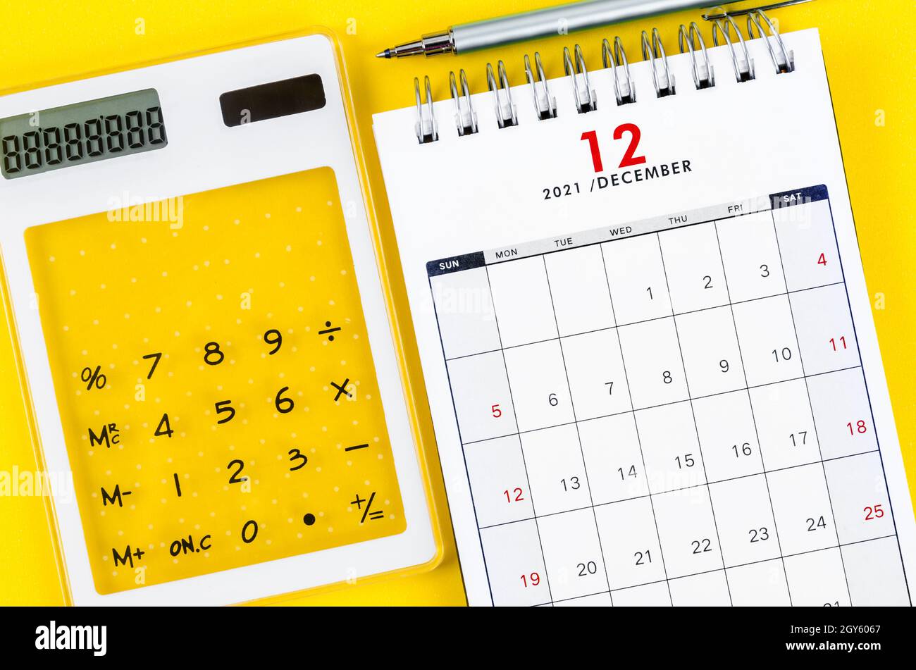 Calendar with calculator hi-res stock photography and images - Alamy