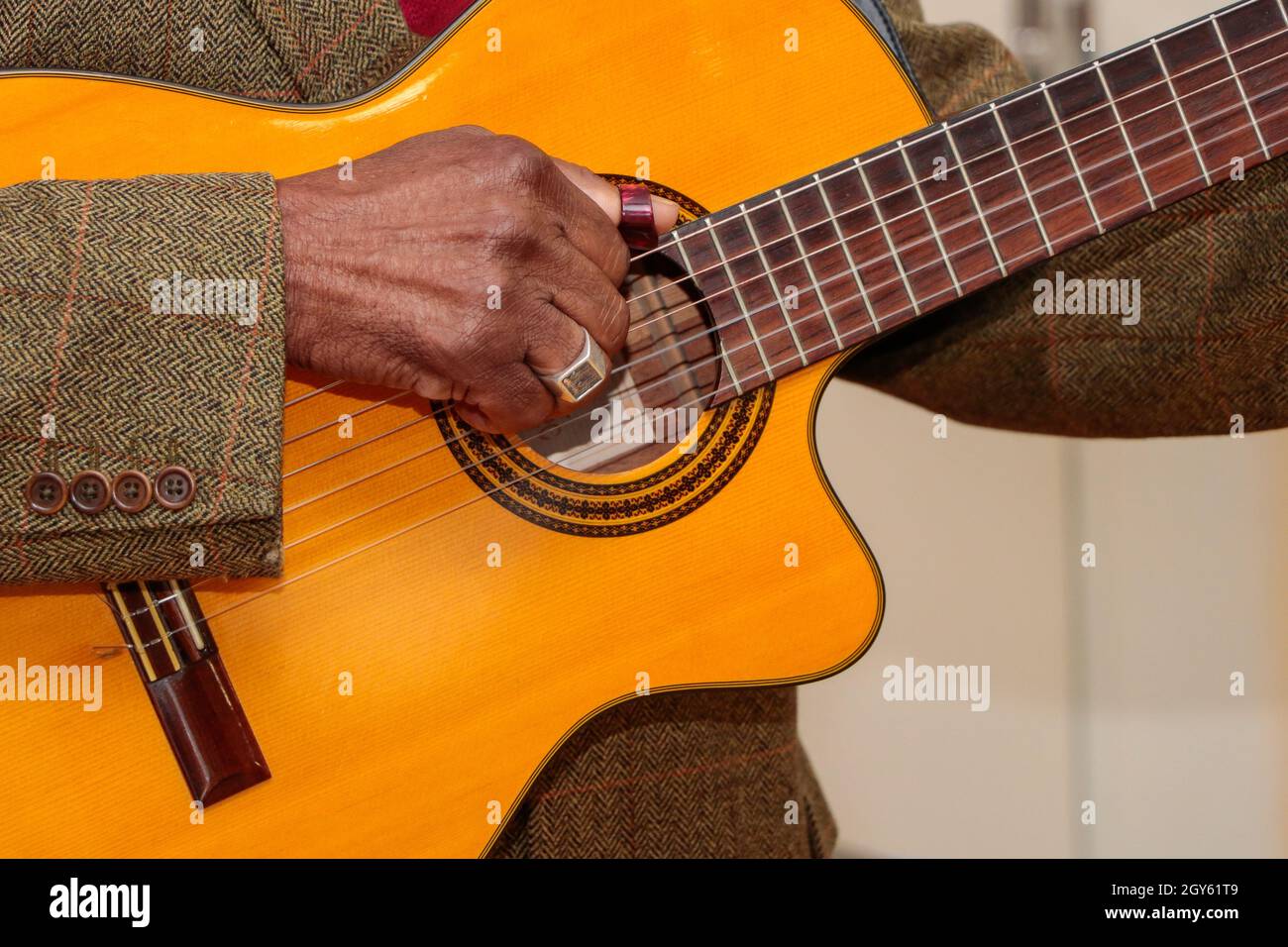 Image of a guitar player, without identifying the face, highlighting ...