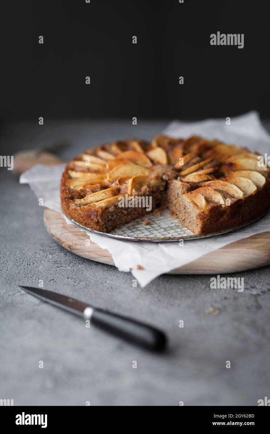 Cake missing a slice hi-res stock photography and images - Alamy