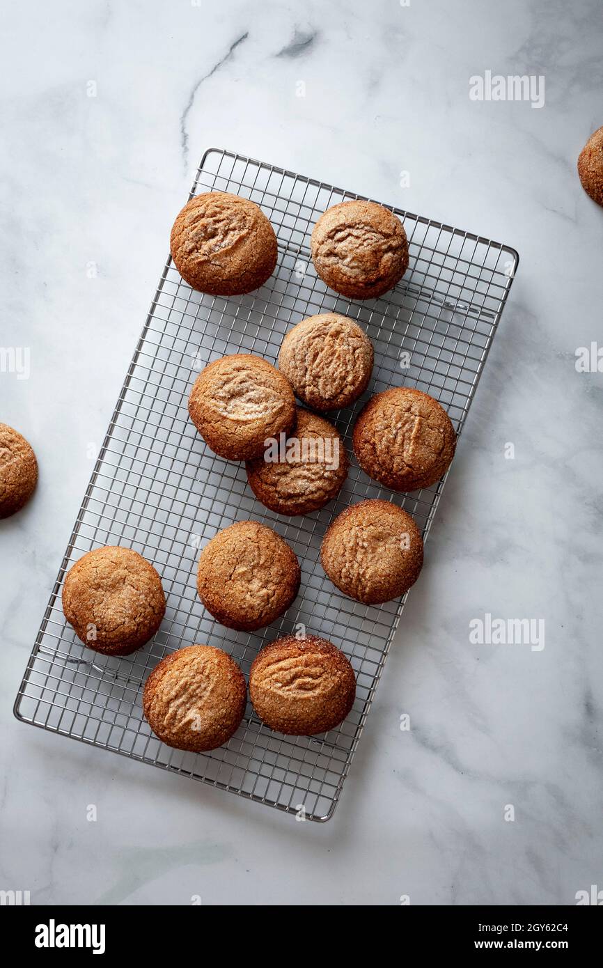 Cookie rack hi-res stock photography and images - Alamy