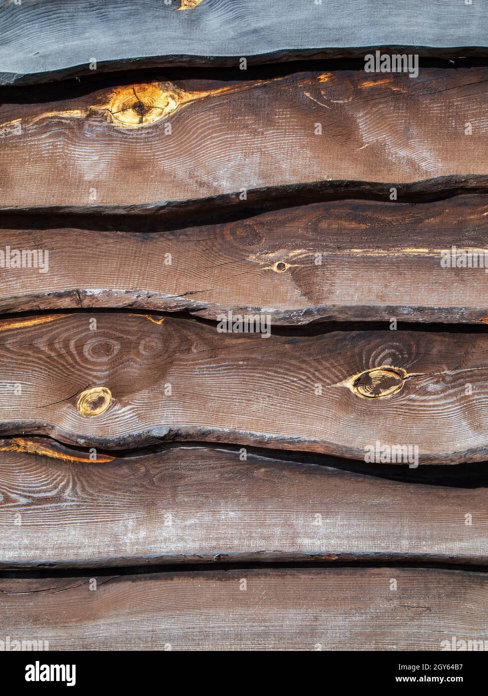 Format-filling vertical view of horizontally overlapping built-in and ...