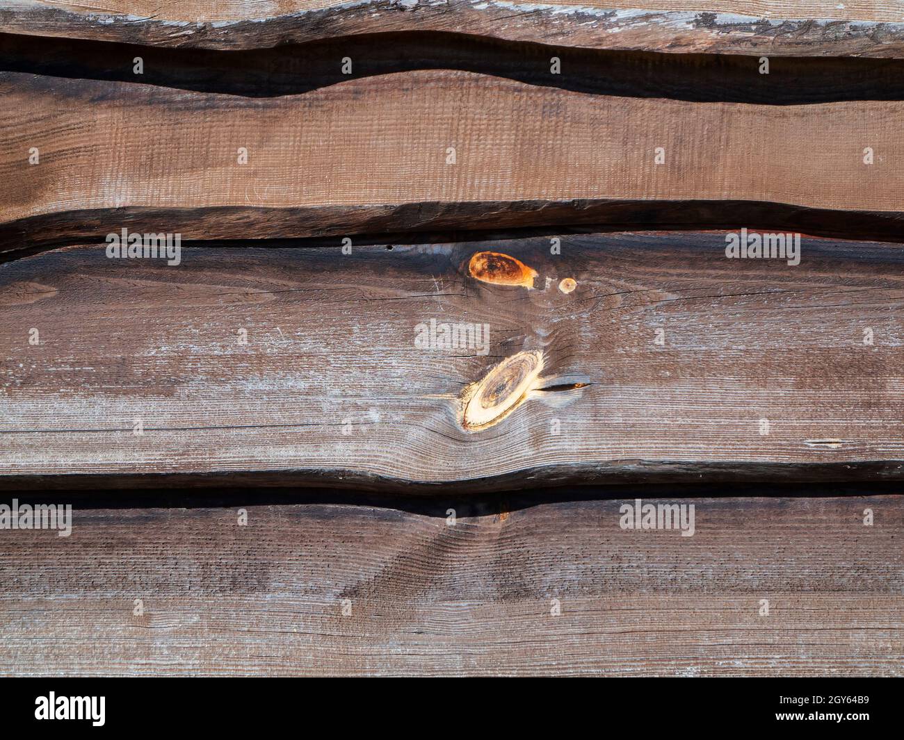 Format-filling view of horizontally overlapping built-in and untrimmed ...