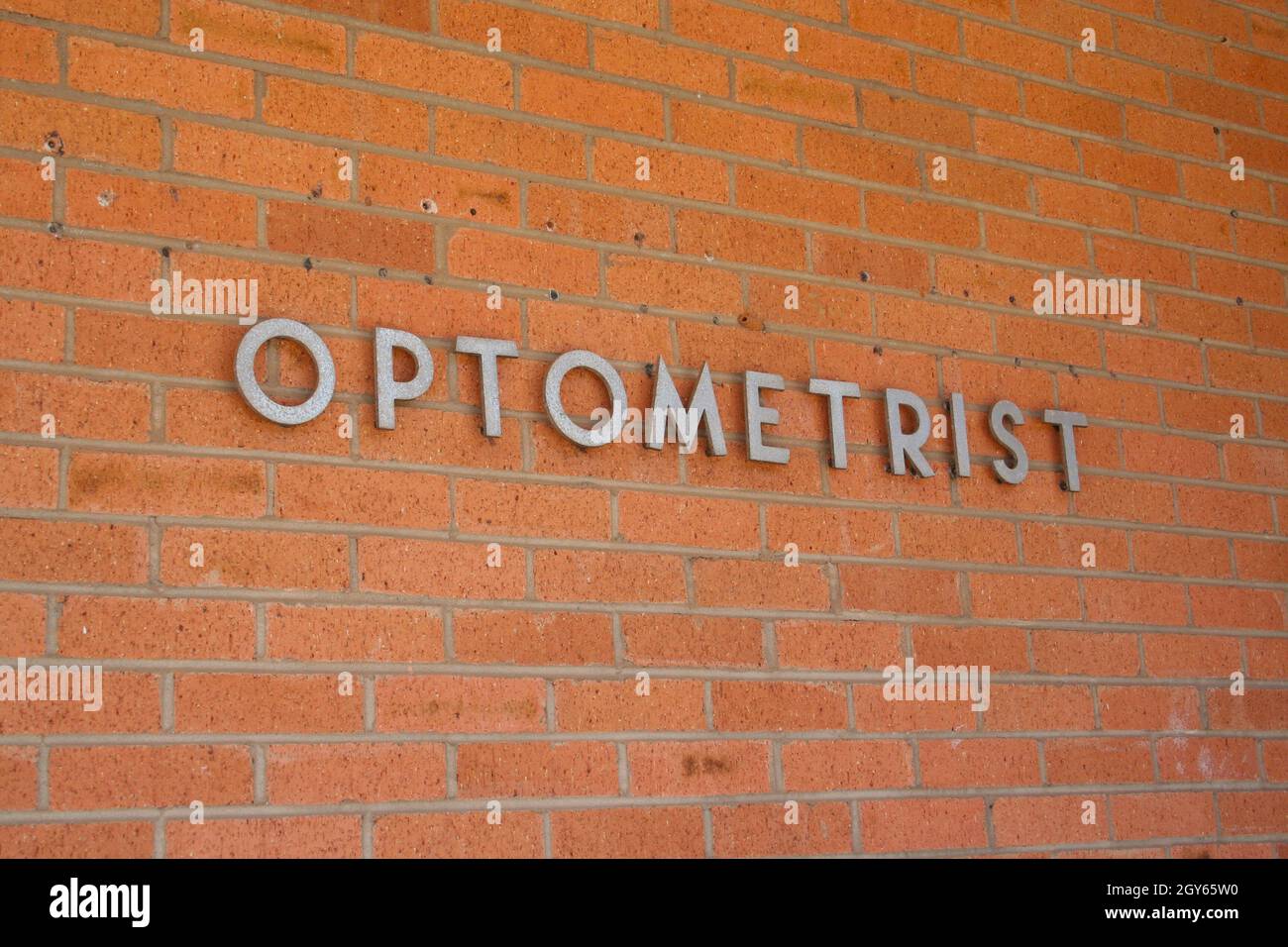 Optometrist sign hi-res stock photography and images - Alamy