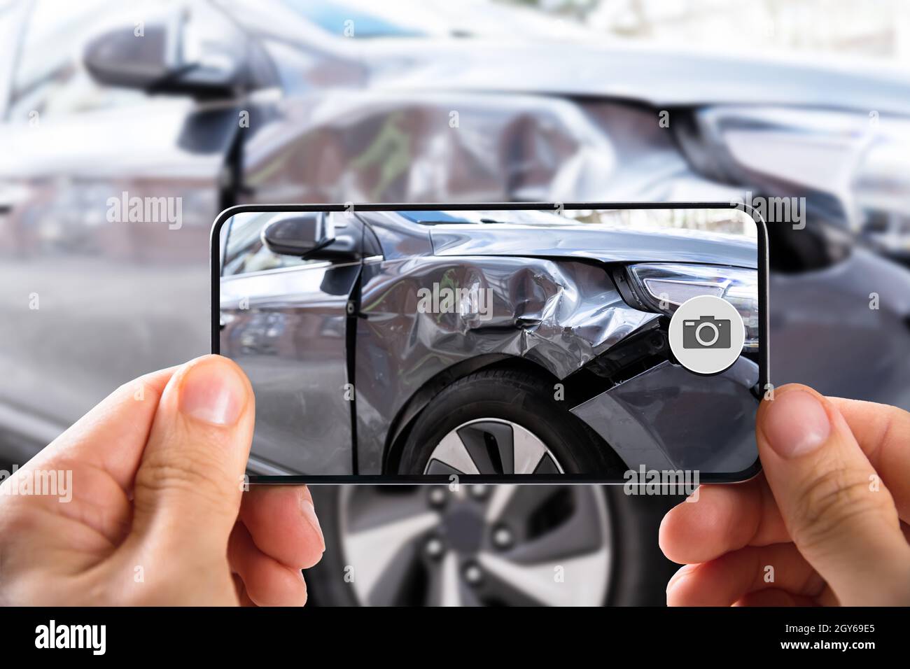 Hand Taking Photo Of Car Accident Through Smartphone Stock Photo - Alamy