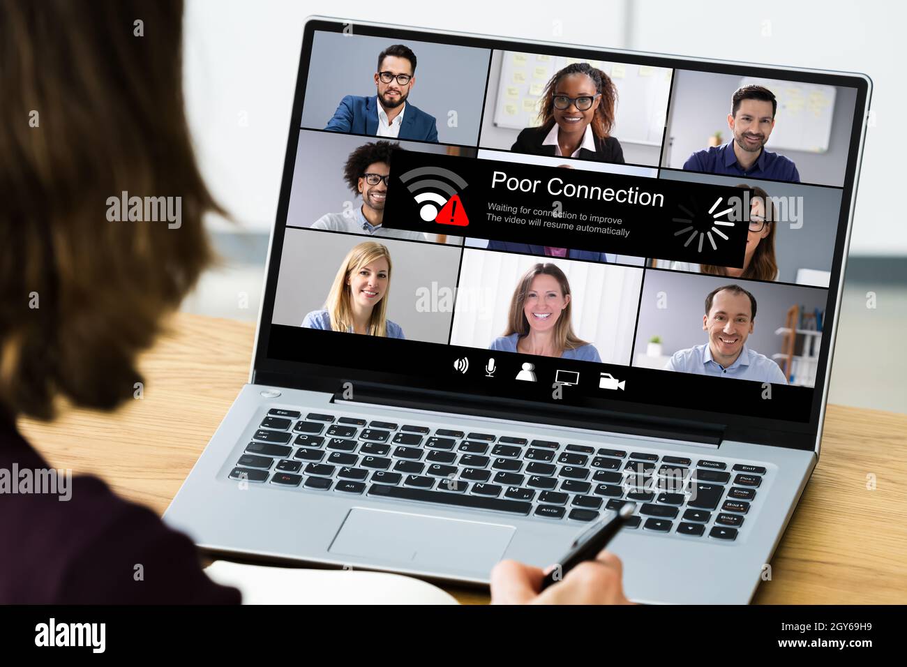 Video meeting broken hi-res stock photography and images - Alamy