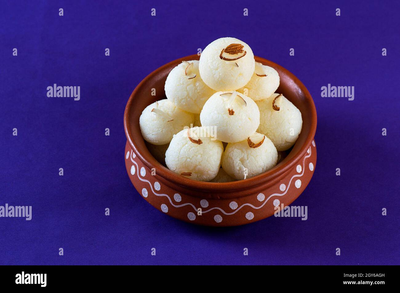 ndian Sweet or Dessert - Rasgulla in clay pot Stock Photo - Alamy