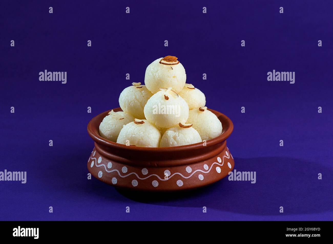 ndian Sweet or Dessert - Rasgulla in clay pot Stock Photo - Alamy