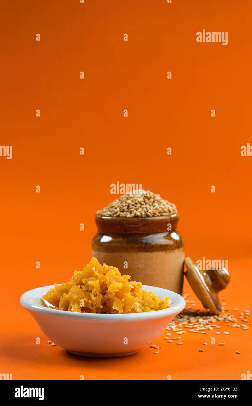Sesame Seeds in clay pot with Jaggery in bowl Stock Photo - Alamy