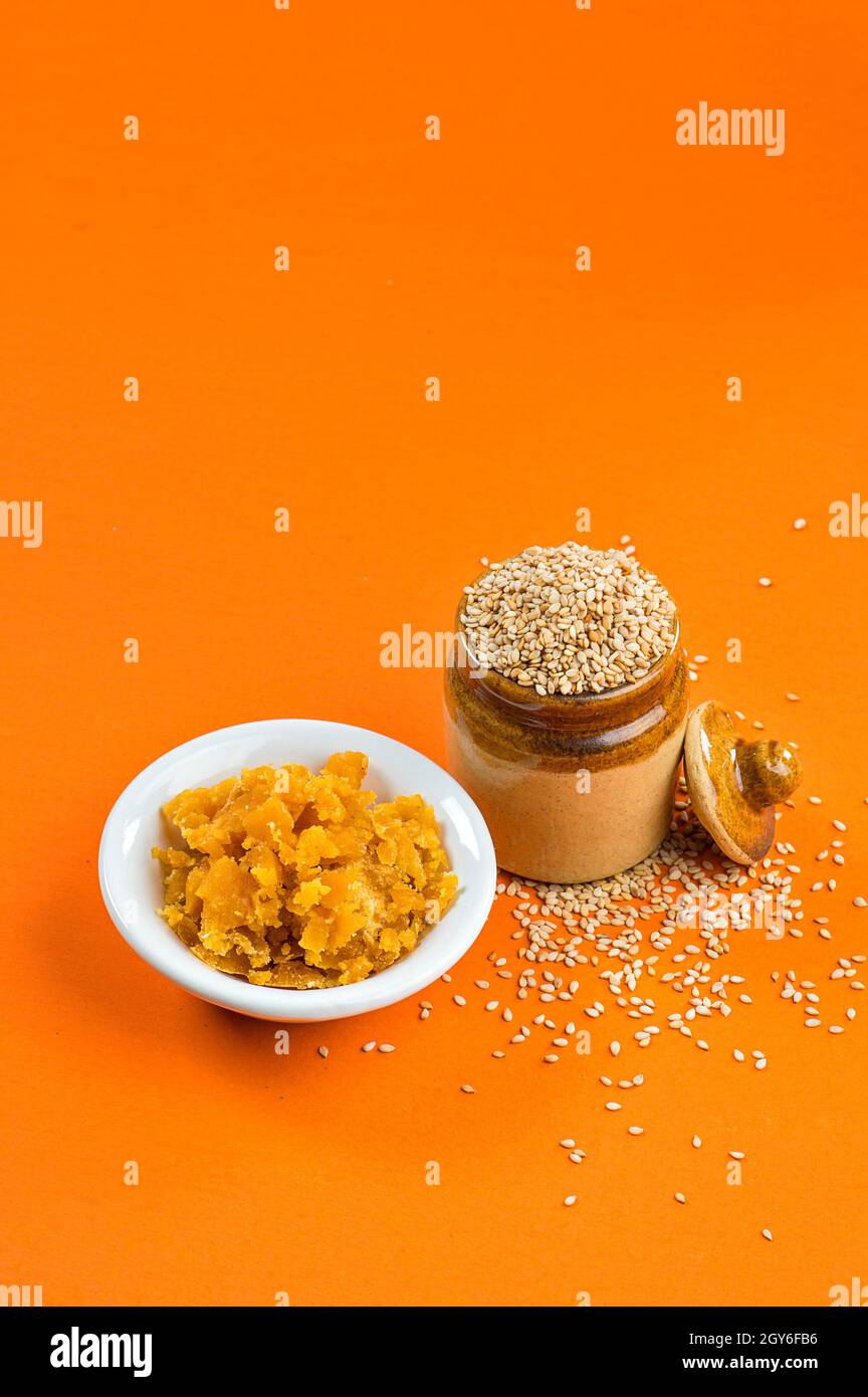Sesame Seeds in clay pot with Jaggery in bowl Stock Photo - Alamy