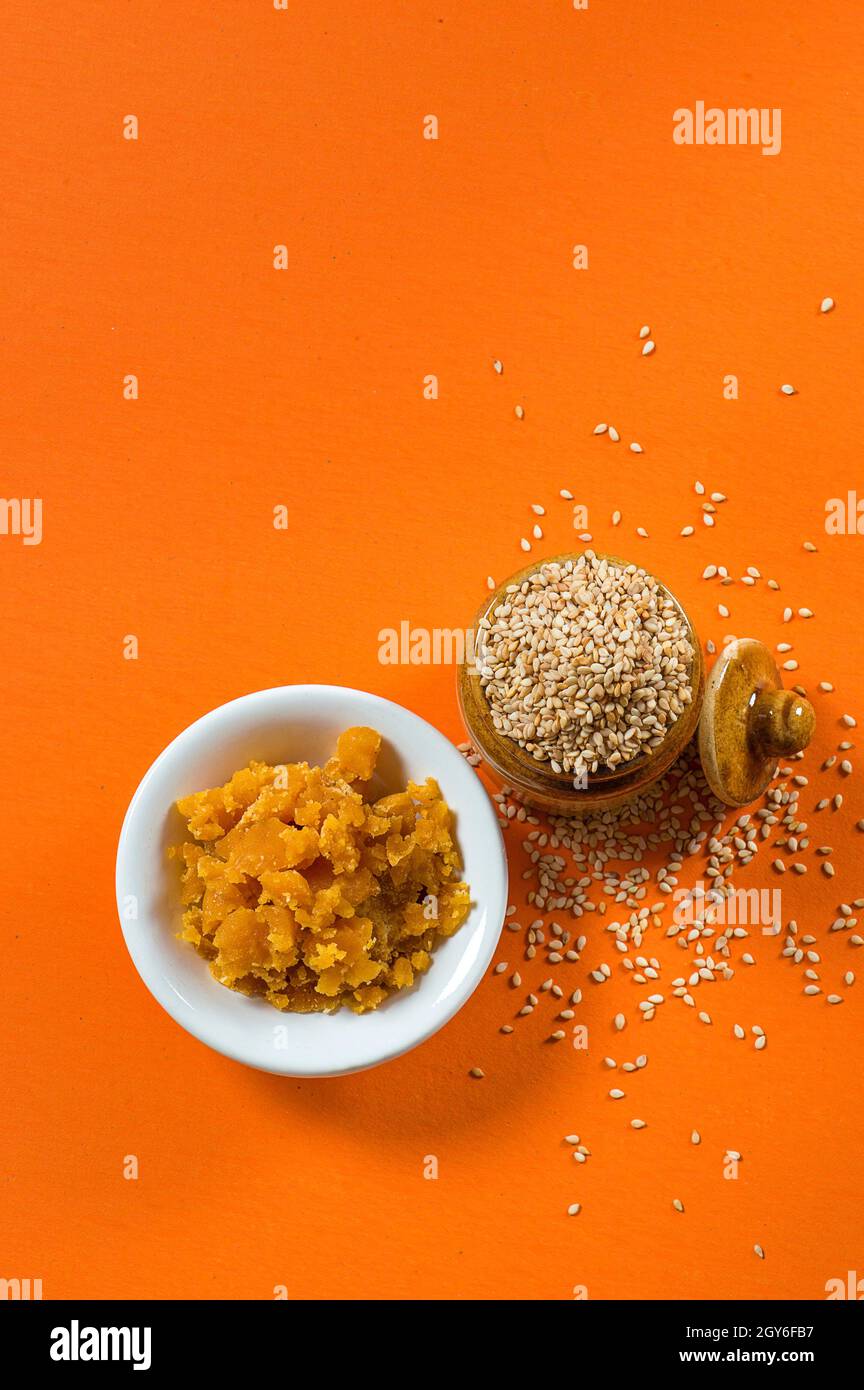 Sesame Seeds in clay pot with Jaggery in bowl Stock Photo - Alamy
