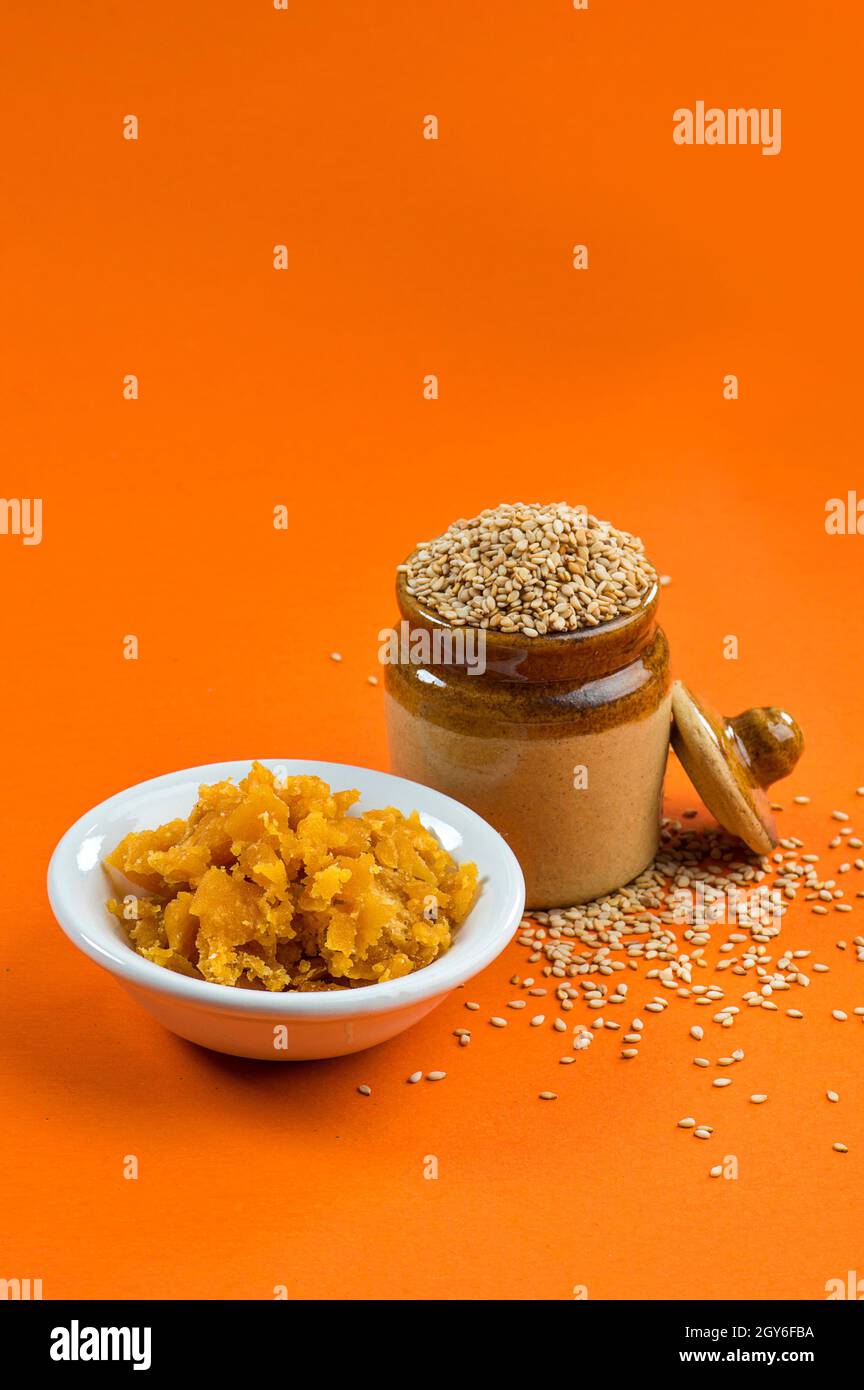Sesame Seeds in clay pot with Jaggery in bowl Stock Photo - Alamy