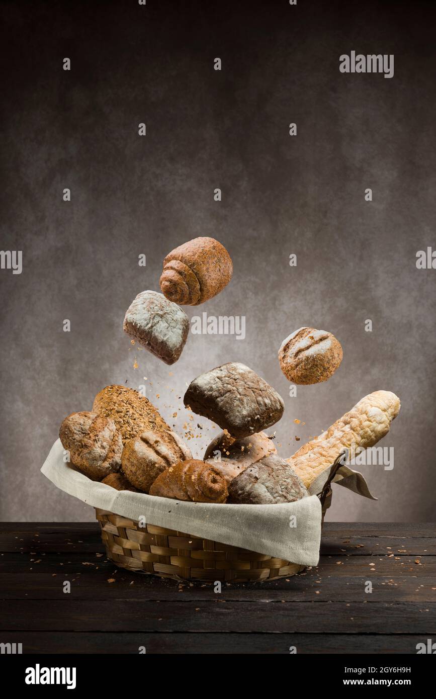 Falling flour hi-res stock photography and images - Alamy