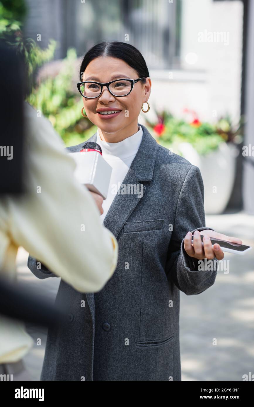 Asian news correspondent hi-res stock photography and images - Alamy