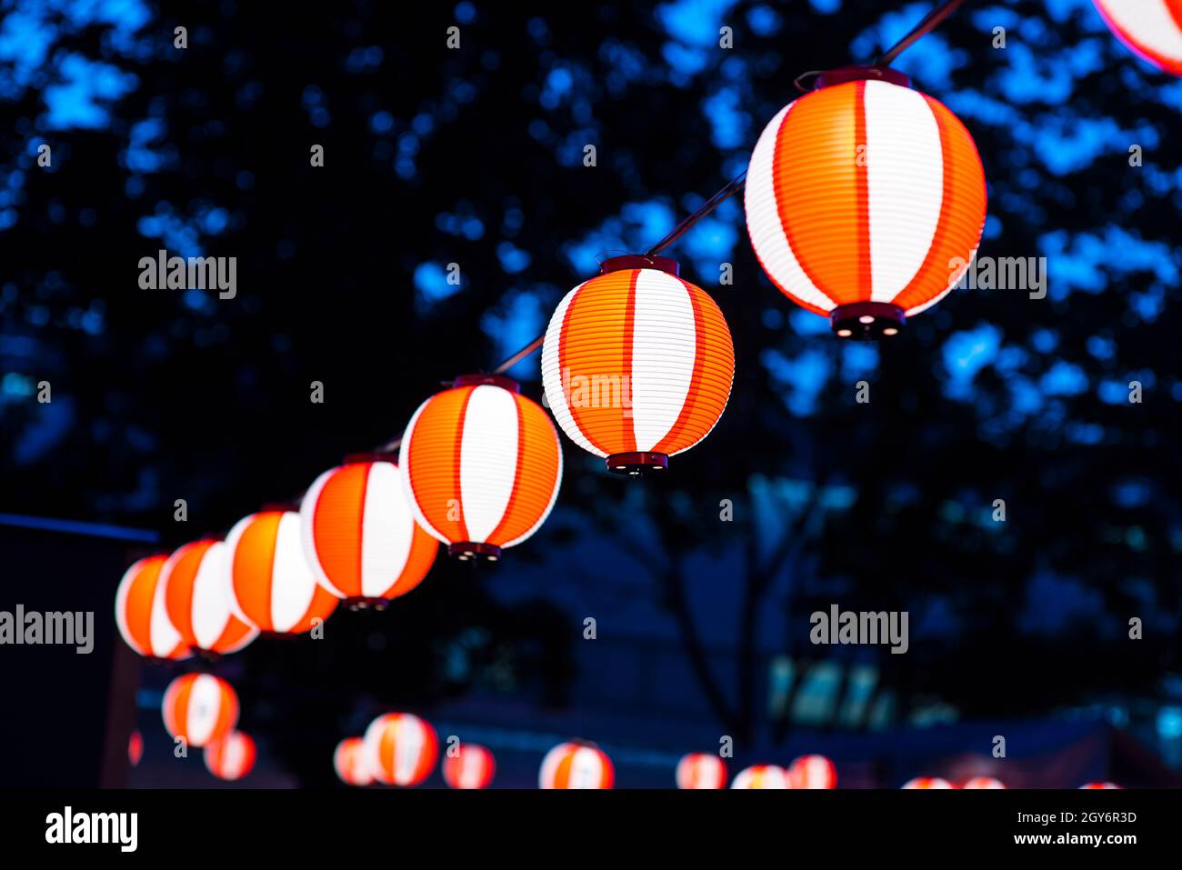 Traditional Japanese lantern Stock Photo - Alamy