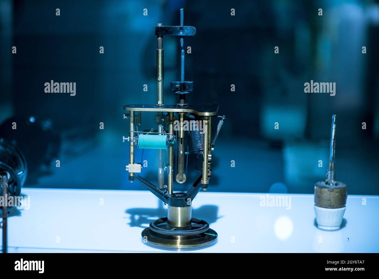 Electric instrument of measurement on metallic surface electricity ...