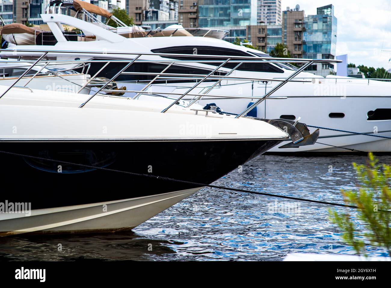 Boat bow - detail, moored to the marina Stock Photo - Alamy