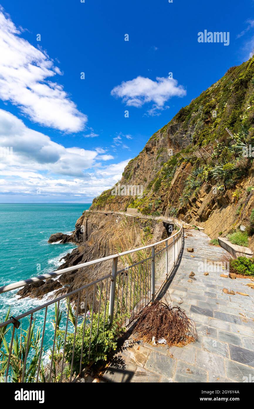 Azure Path (Path of Love), walking trail leading through five towns of ...