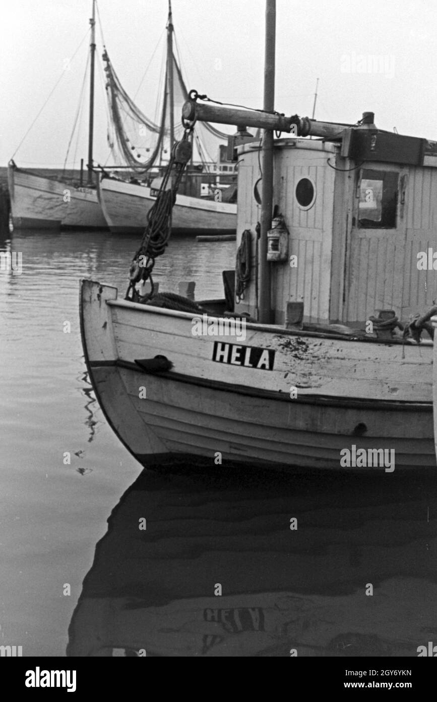 Ein Fischerboot heißt wie sein Heimathafen in Hela, Ostpreußen, 1930er ...
