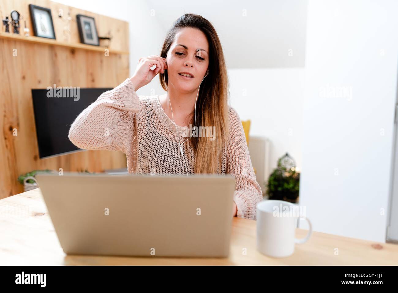 Internet relationship long distance hi-res stock photography and images ...