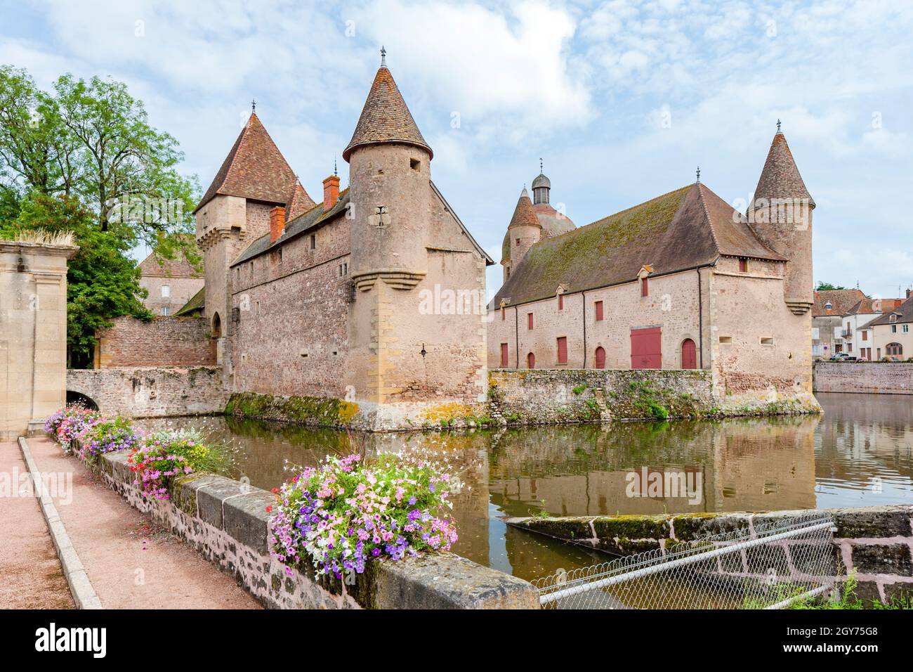 Chateau de la Clayette, Burgundy, France Stock Photo - Alamy