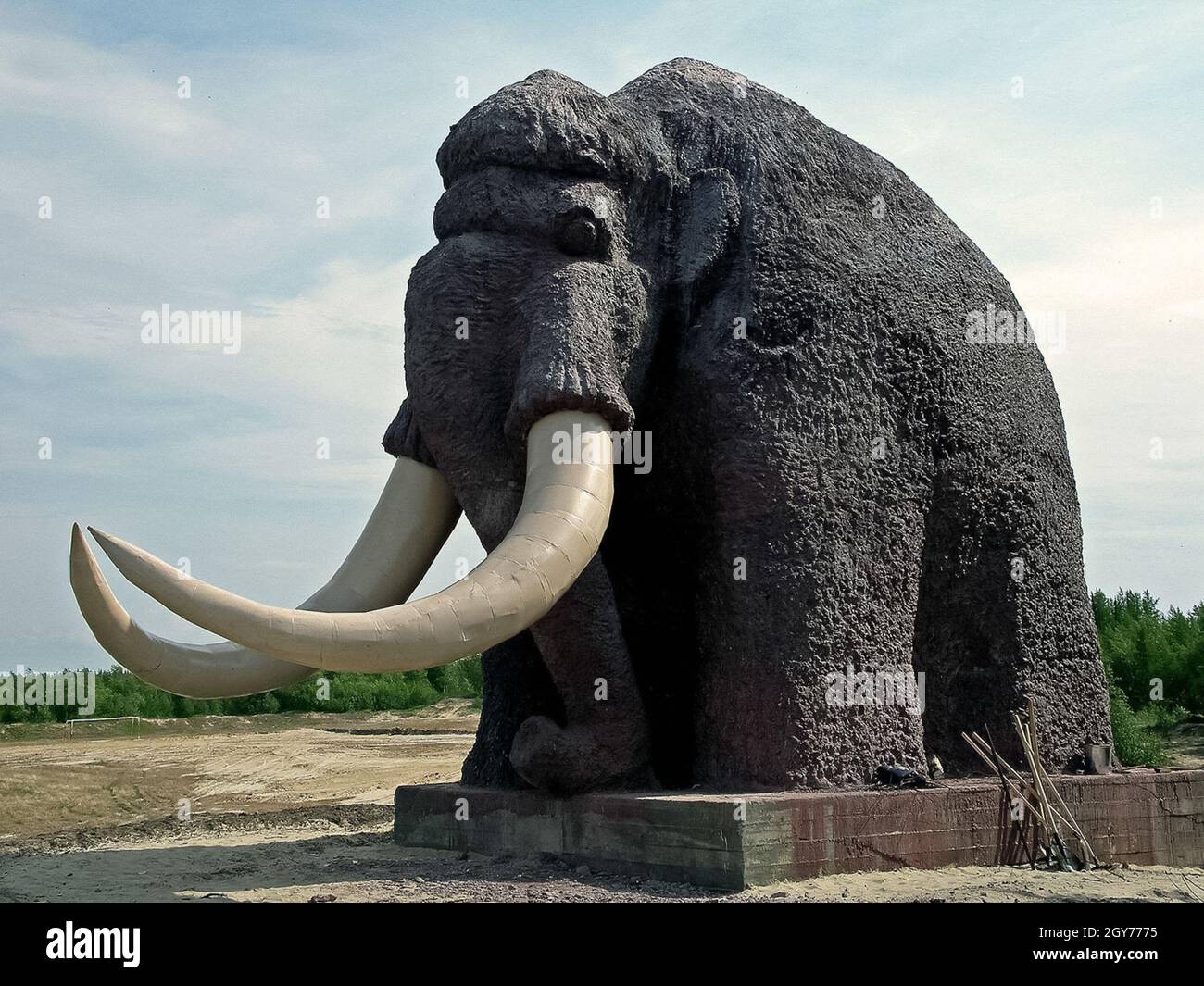 Monument to a mammoth in the city of Salekhard. Author unknown ...
