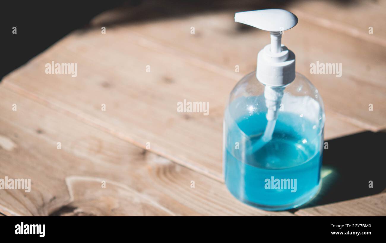 Hand sanitizer dispenser hi-res stock photography and images - Alamy