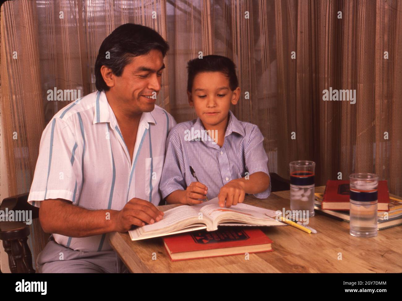 Native american indian family hi-res stock photography and images - Alamy